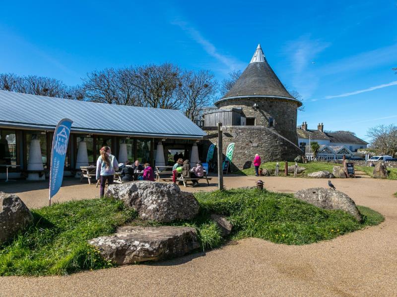 Oriel y Parc National Park Discovery Centre | VisitWales