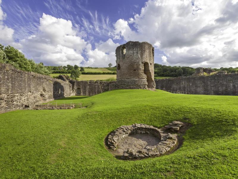 Skenfrith Castle (Cadw) | VisitWales