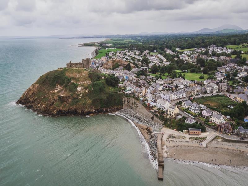 Criccieth Traeth y Promenade | VisitWales