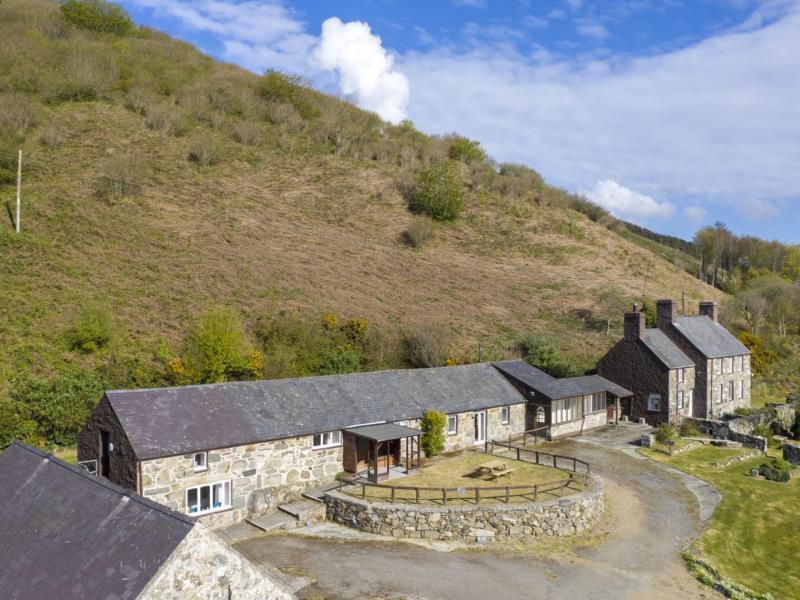 Tyn Y Parc Farmhouse, National Trust | VisitWales