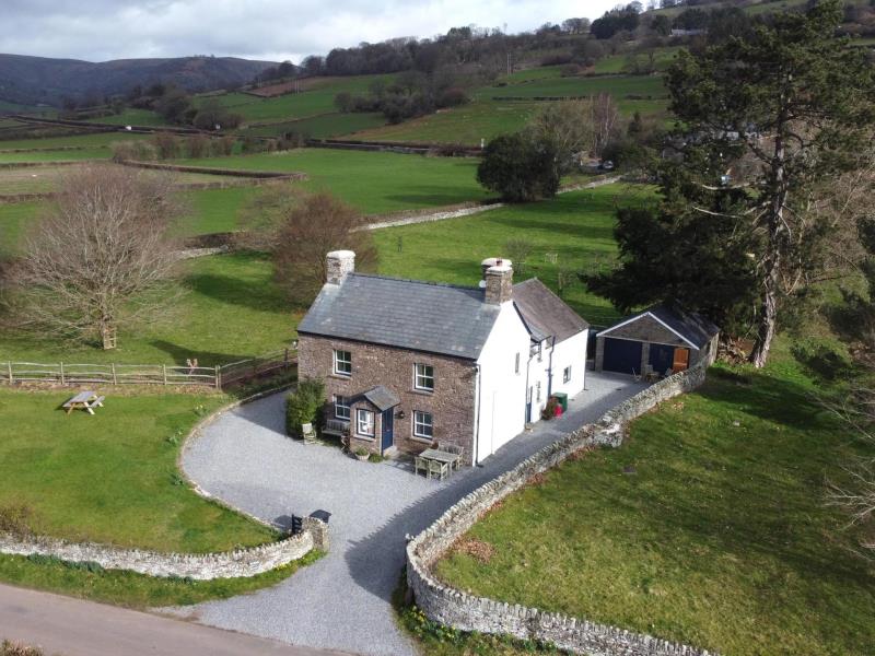 Ty Sinsir | VisitWales