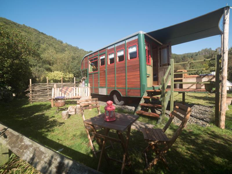 Nyth Robin | Glamping Holidays | VisitWales